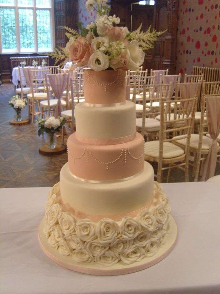Iced Wedding Cakes - A Truly Scrumptious Cake